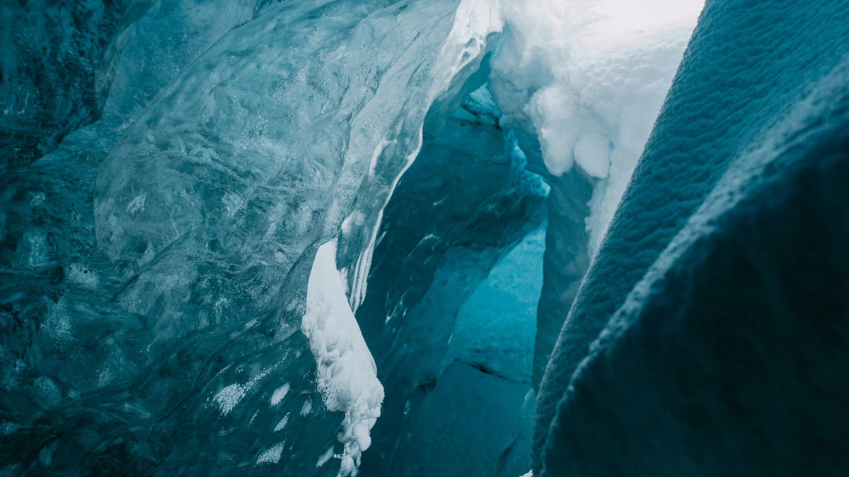 De-Puff and Glow: A Beginner's Guide to Using an Ice Roller – STUNN Rituals